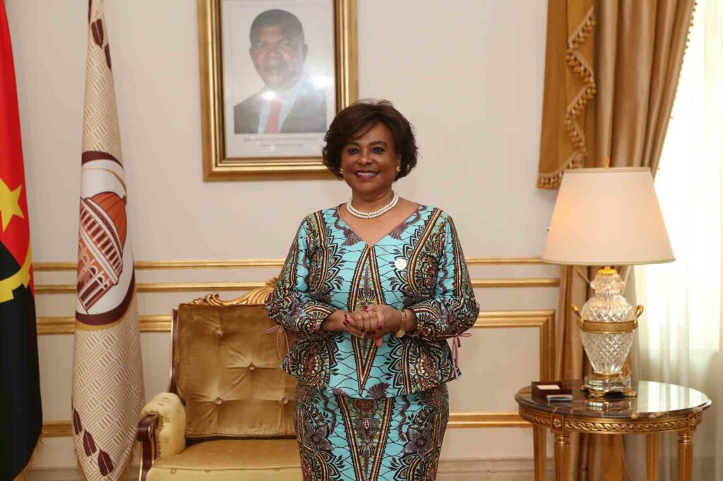 Presidente da Assembleia Nacional de Angola, Carolina Cerqueira ...